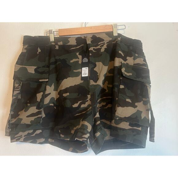 Fashion Nova | Shorts | Nwt Fashion Nova High Status Camo Cargo ...